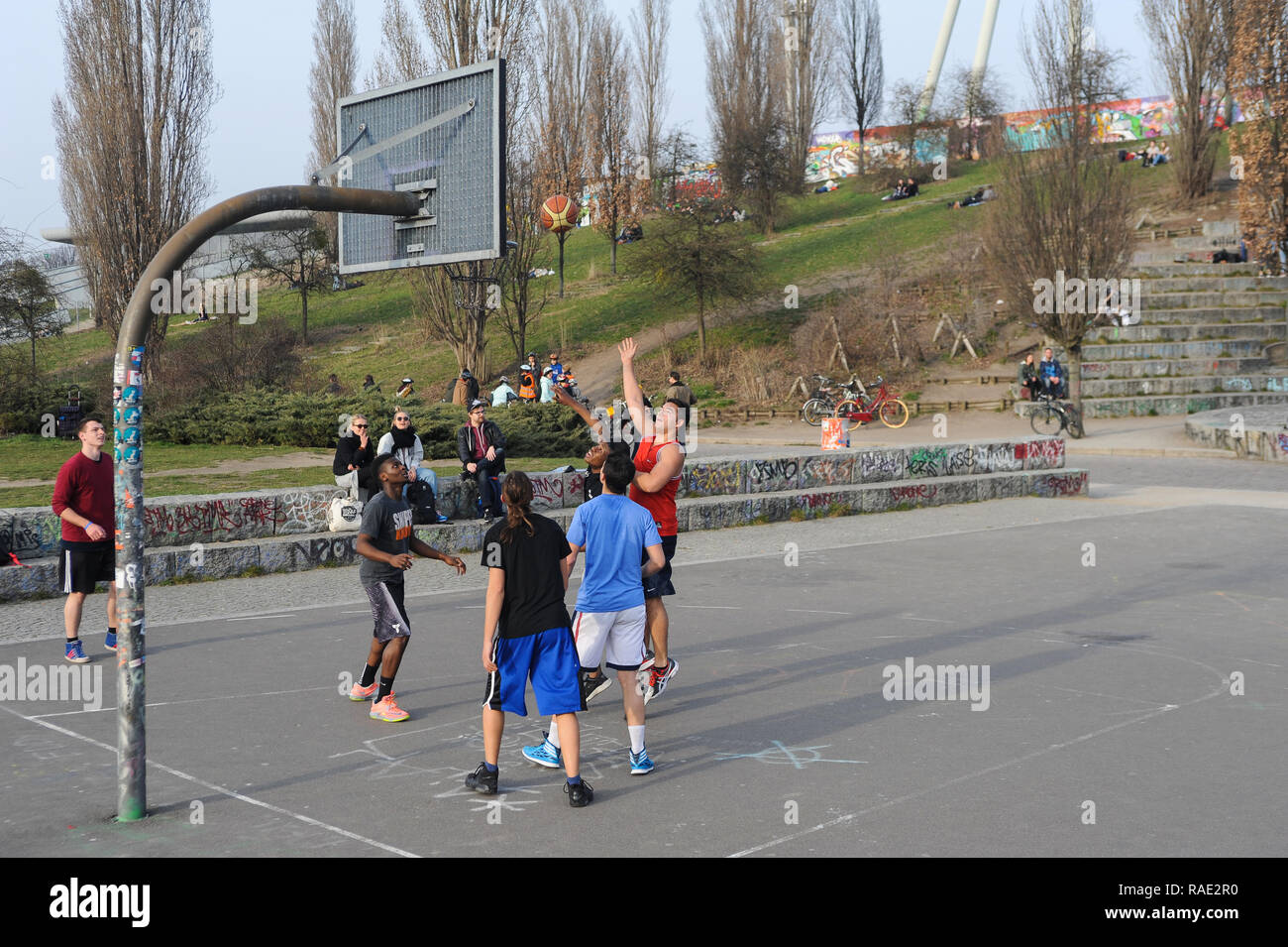 Jumping the berlin wall hi-res stock photography and images - Alamy
