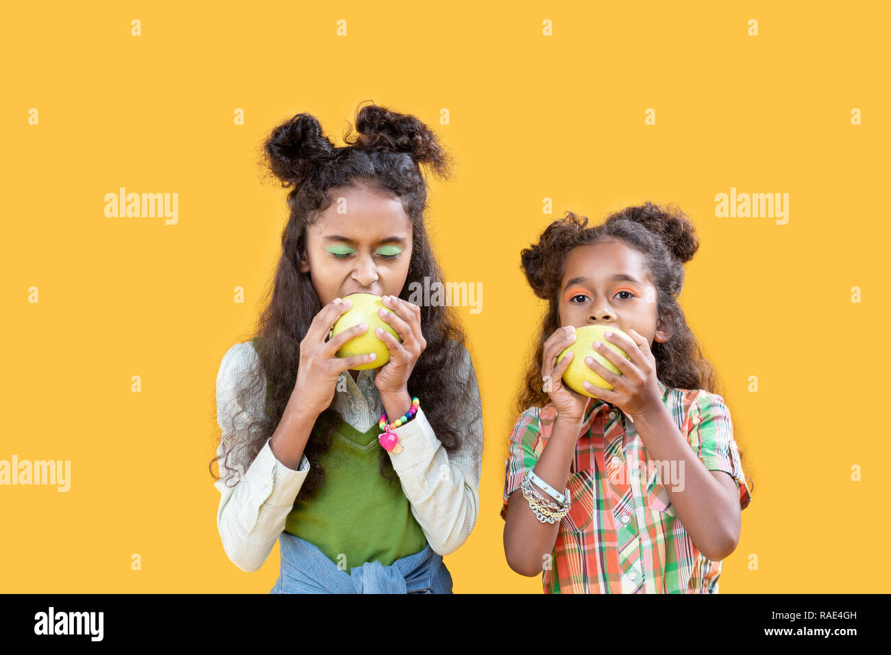 Hungry girls hi-res stock photography and images - Alamy