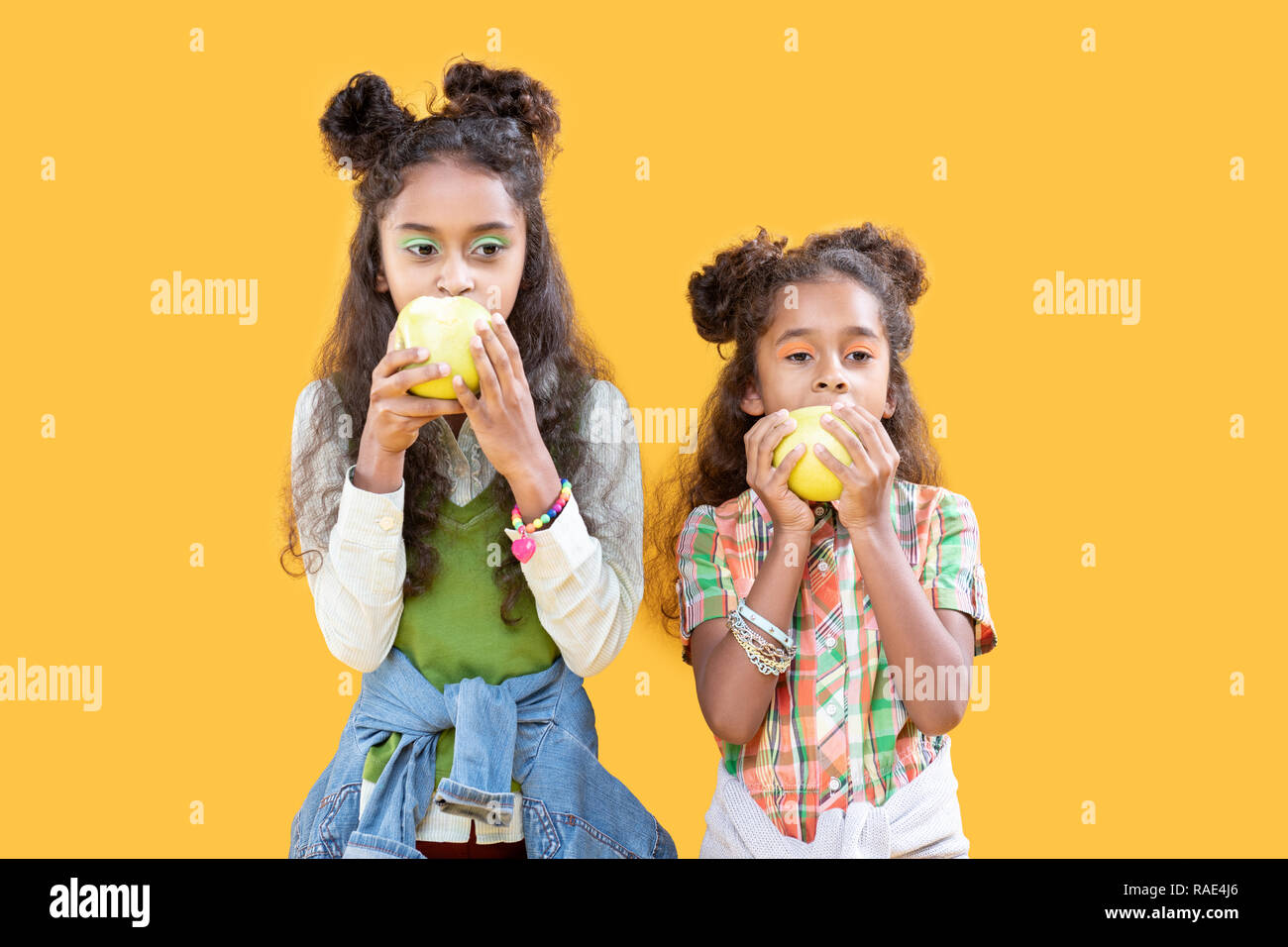 Good looking girls hi-res stock photography and images - Alamy