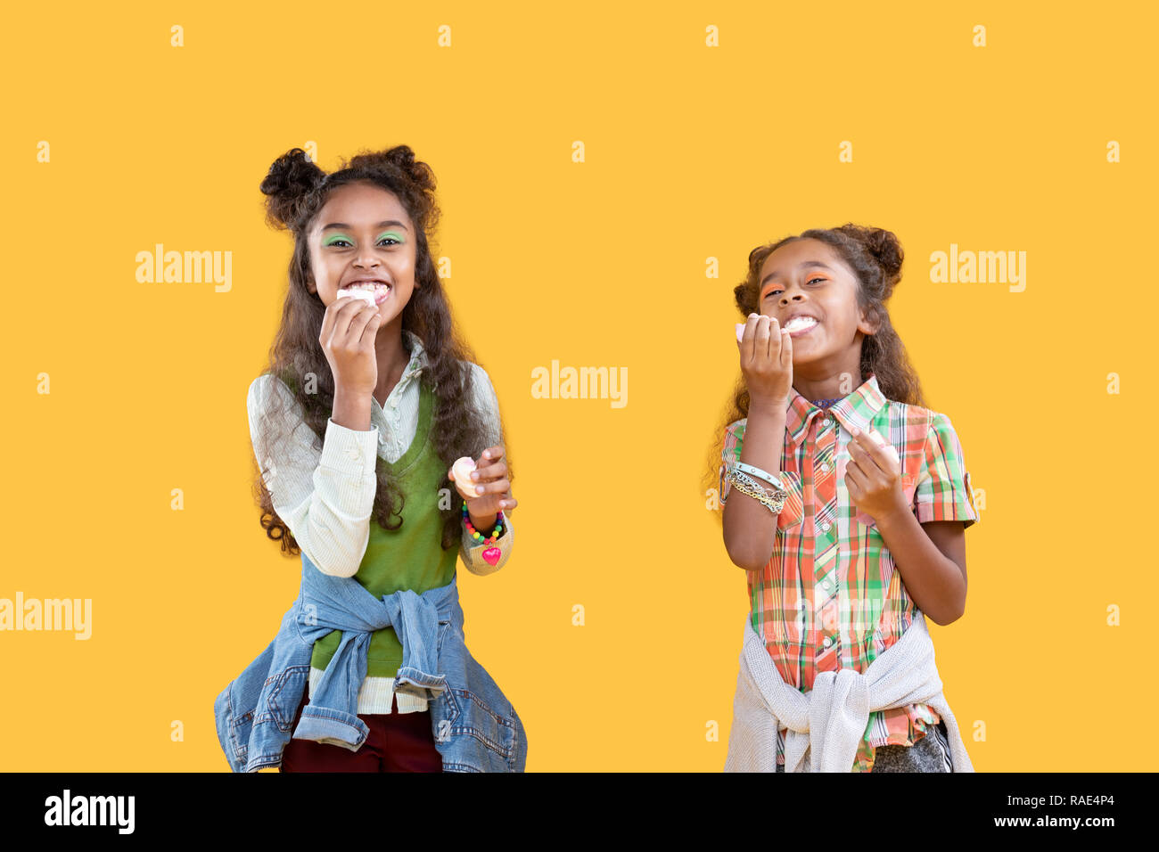 Girls eating sweets hi-res stock photography and images - Alamy