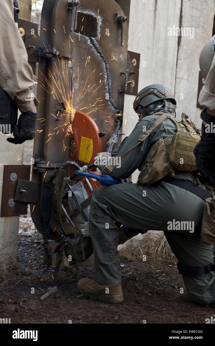 Usmc saw hi-res stock photography and images - Alamy