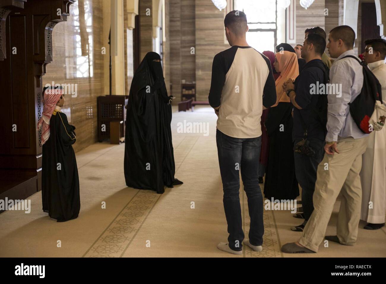 Bahraini woman hi-res stock photography and images - Alamy