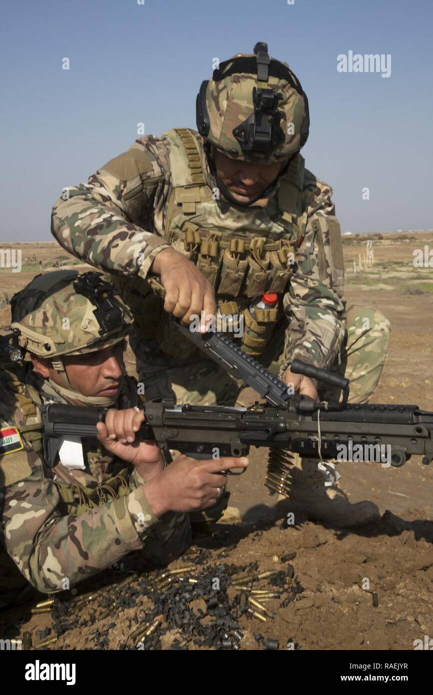 Iraqi soldiers load a M240b during a live fire exercise at the Besmaya ...