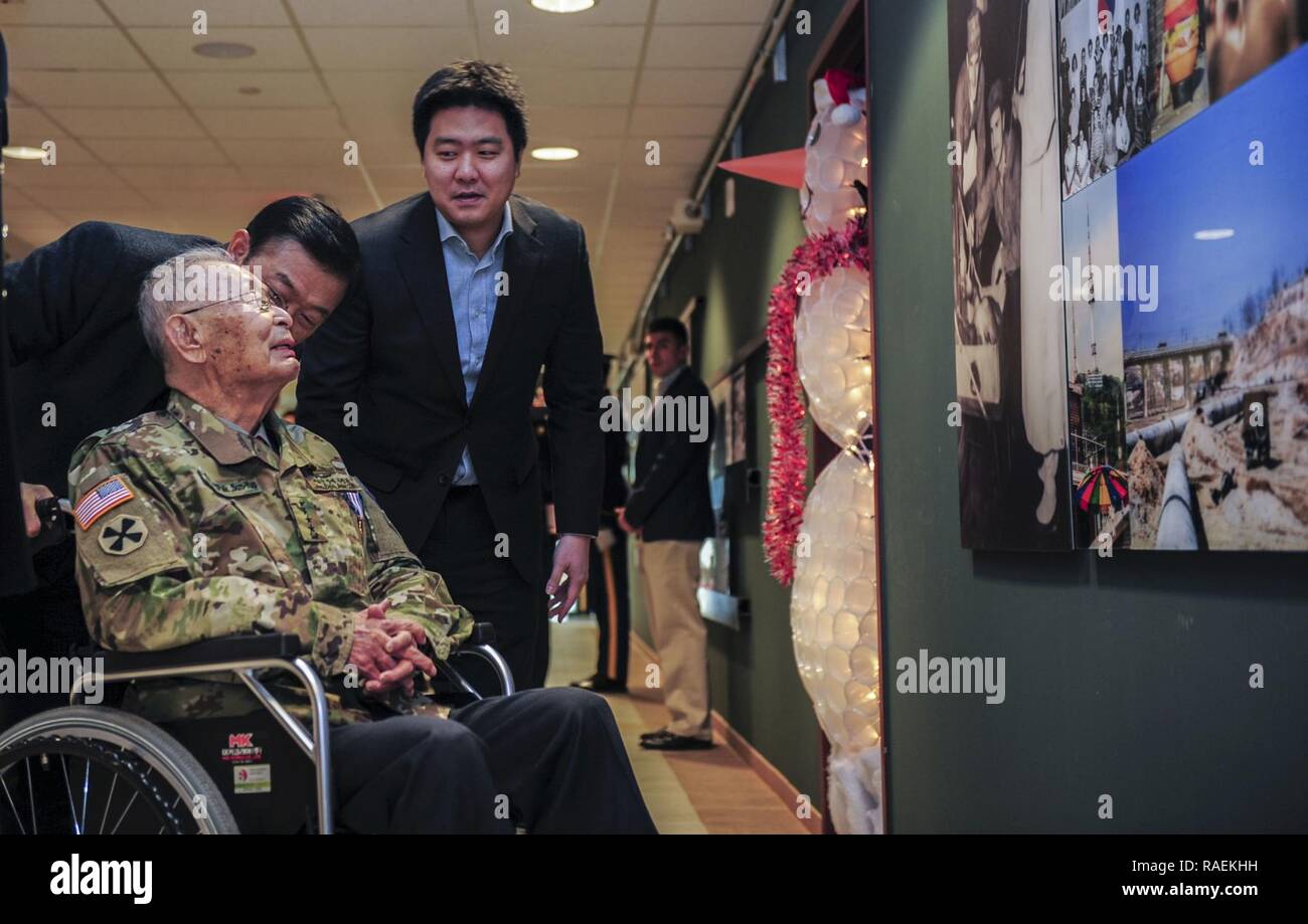 Republic of Korea (ROK) Army Ret. Gen. Paik Sun-Yup tours the United ...