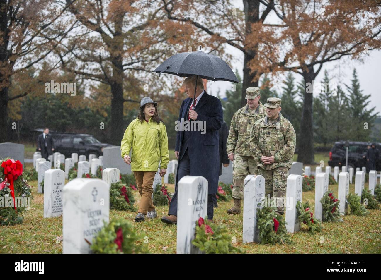 President Donald J. Trump (center) visits with Karen Durham-Aguilera ...