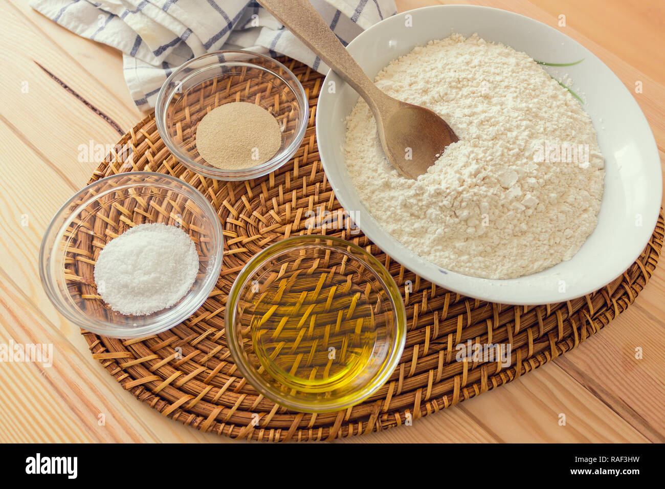 Olive oil and flour hi-res stock photography and images - Alamy