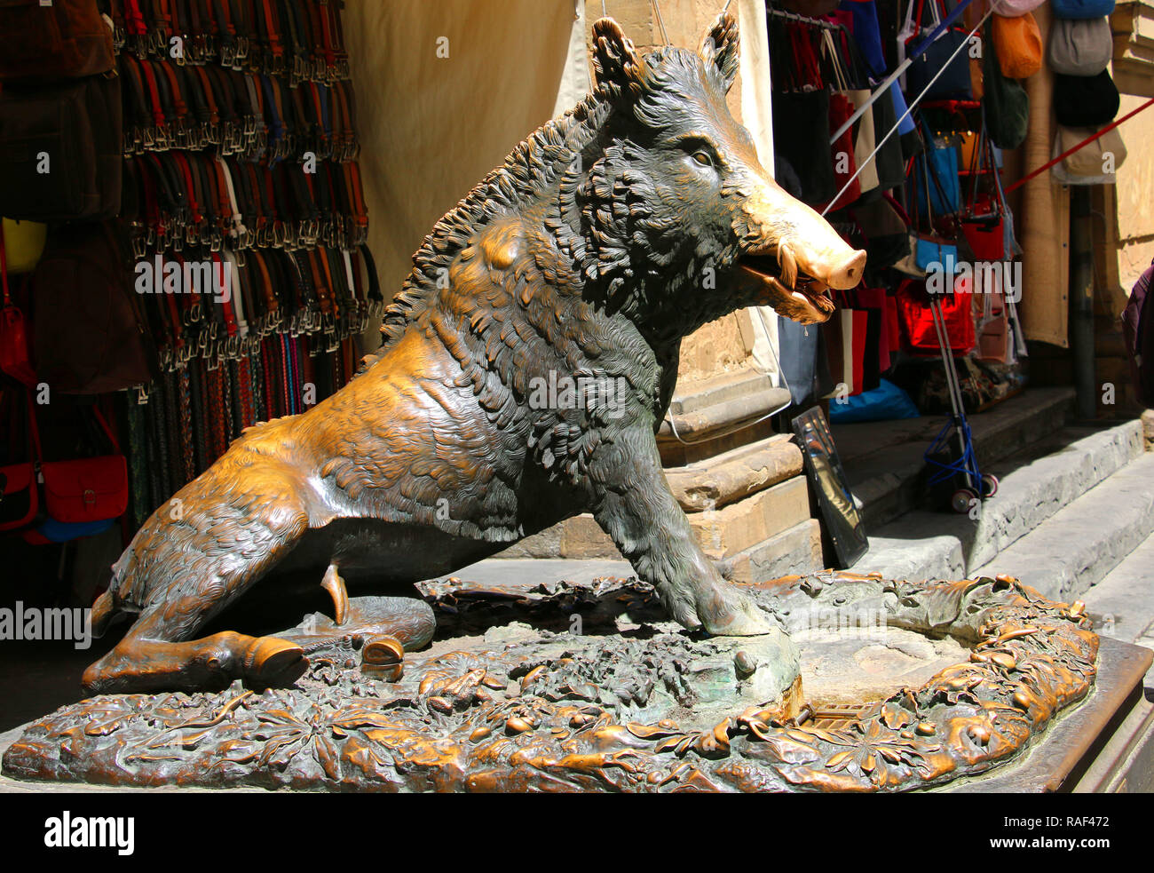 Florence market statue boar hi-res stock photography and images - Alamy