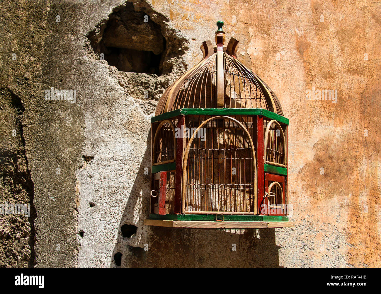 Wicker cage hi-res stock photography and images - Alamy
