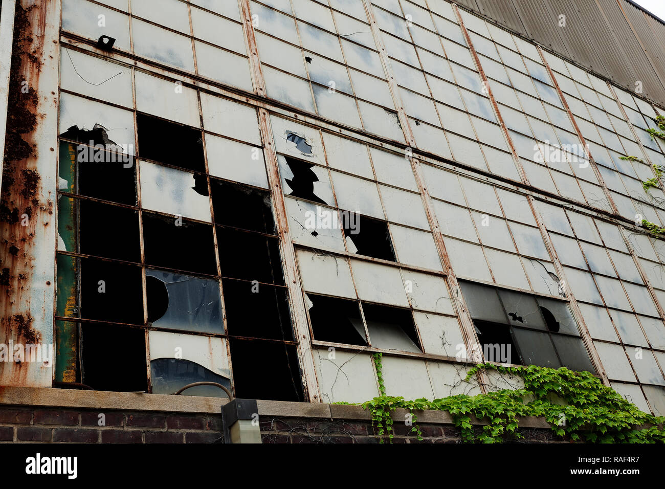 Broken infrastructure hi-res stock photography and images - Alamy