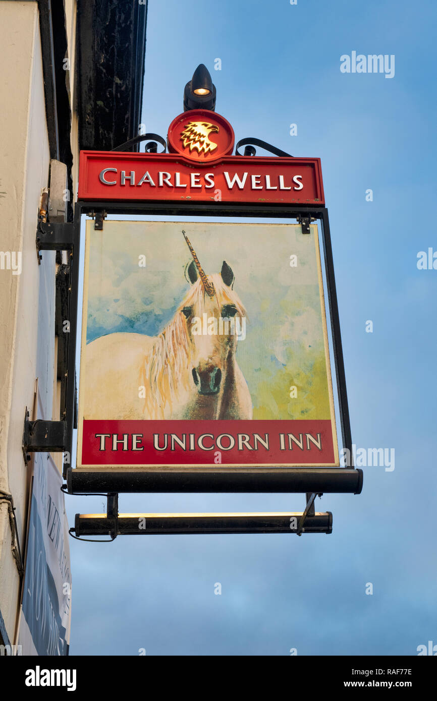 17th century inn pub sign hi-res stock photography and images - Alamy