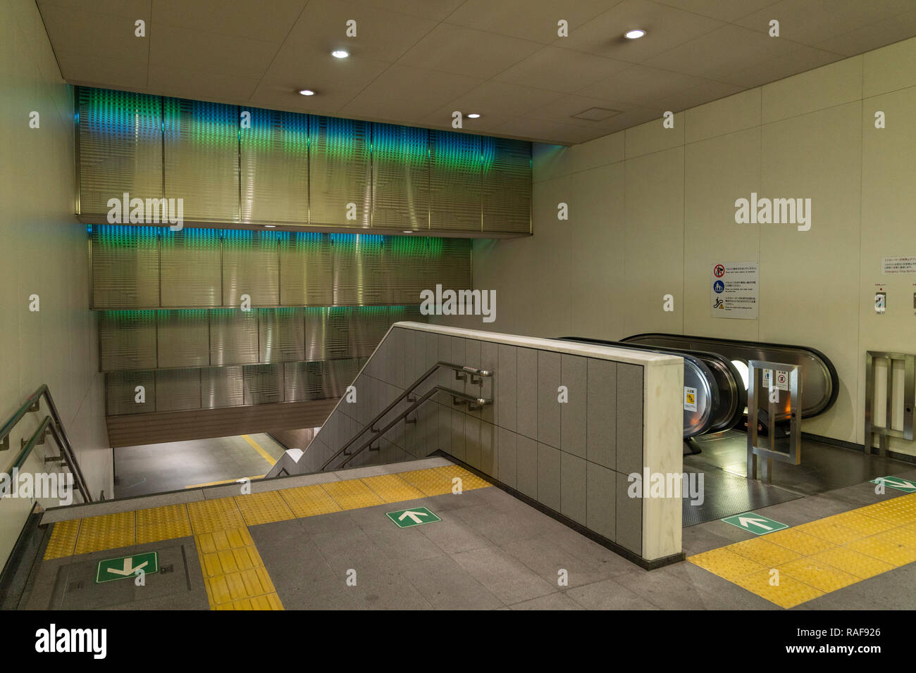 Interior of Toei Oedo Line Kokuritsu-Kyōgijō Station, Shibuya-Ku, Tokyo ...