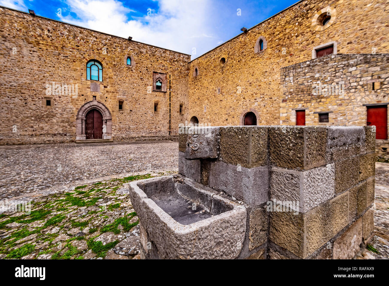 Italy Basilicata Castel Lagopesole Castle - water well Stock Photo - Alamy