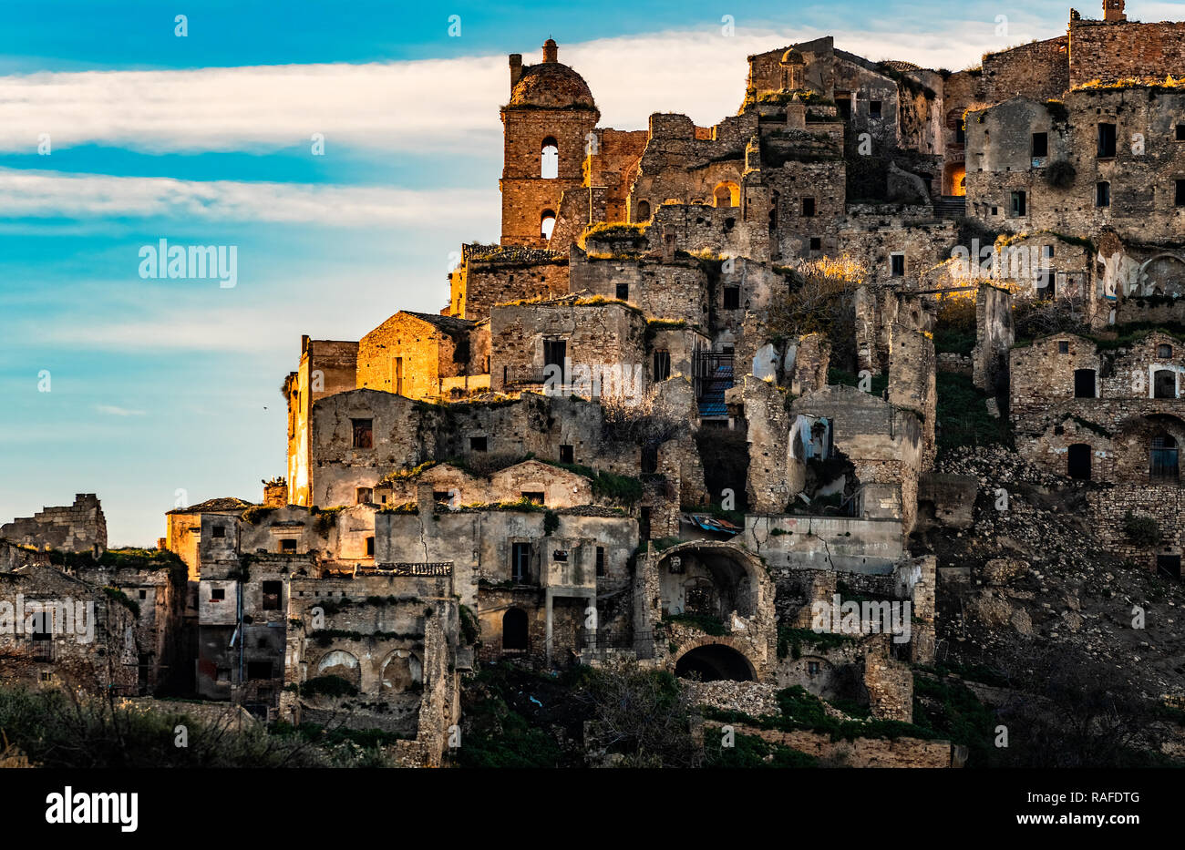 Craco abandoned town italy hi-res stock photography and images - Alamy