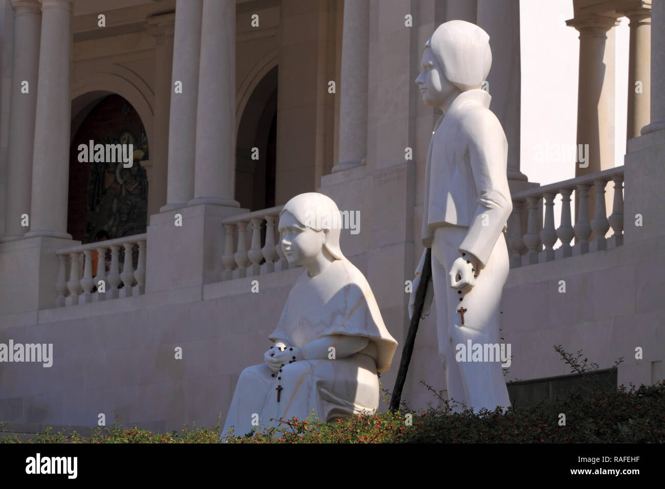 Statue of two of the three shepherd children of Fatima Stock Photo - Alamy