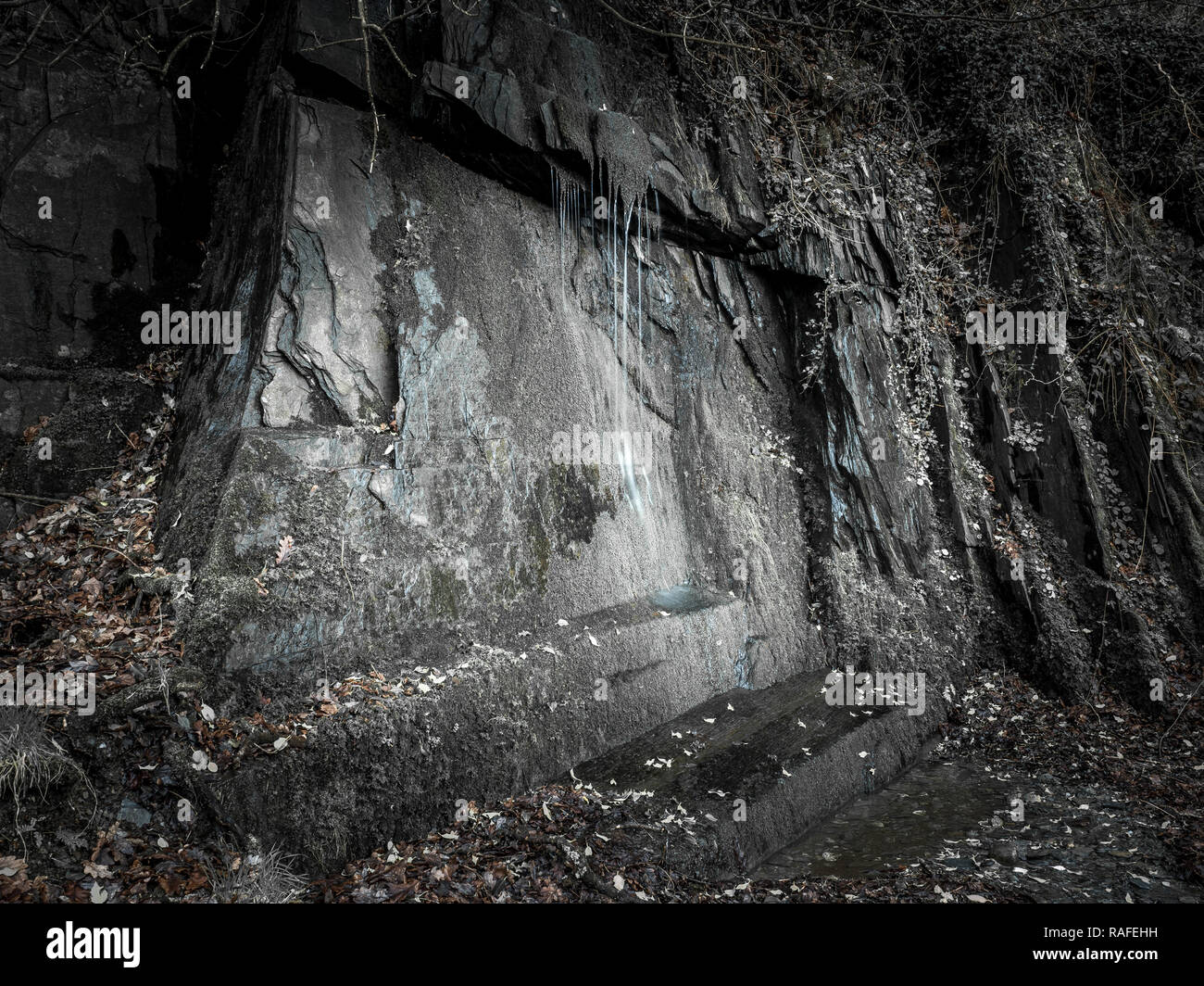 Slate rock face, Llantood, Pembrokeshire, Wales Stock Photo - Alamy