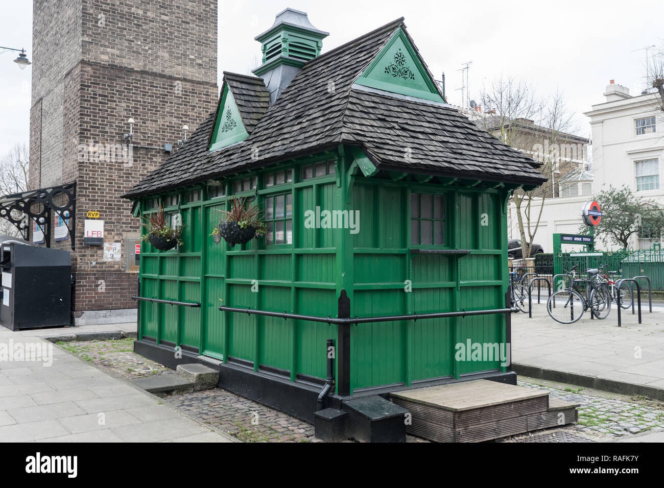 Cabbie shelter london hi-res stock photography and images - Alamy