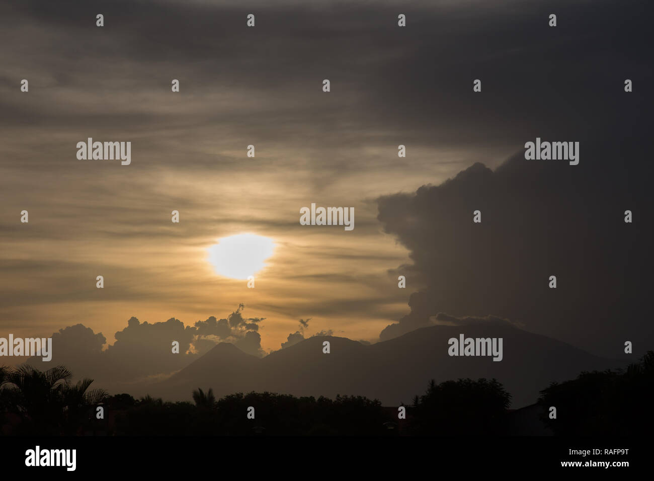 Volcan de Izalco, Cerro Verde y Volcan de Santa Ana (Ilamatepec Stock ...
