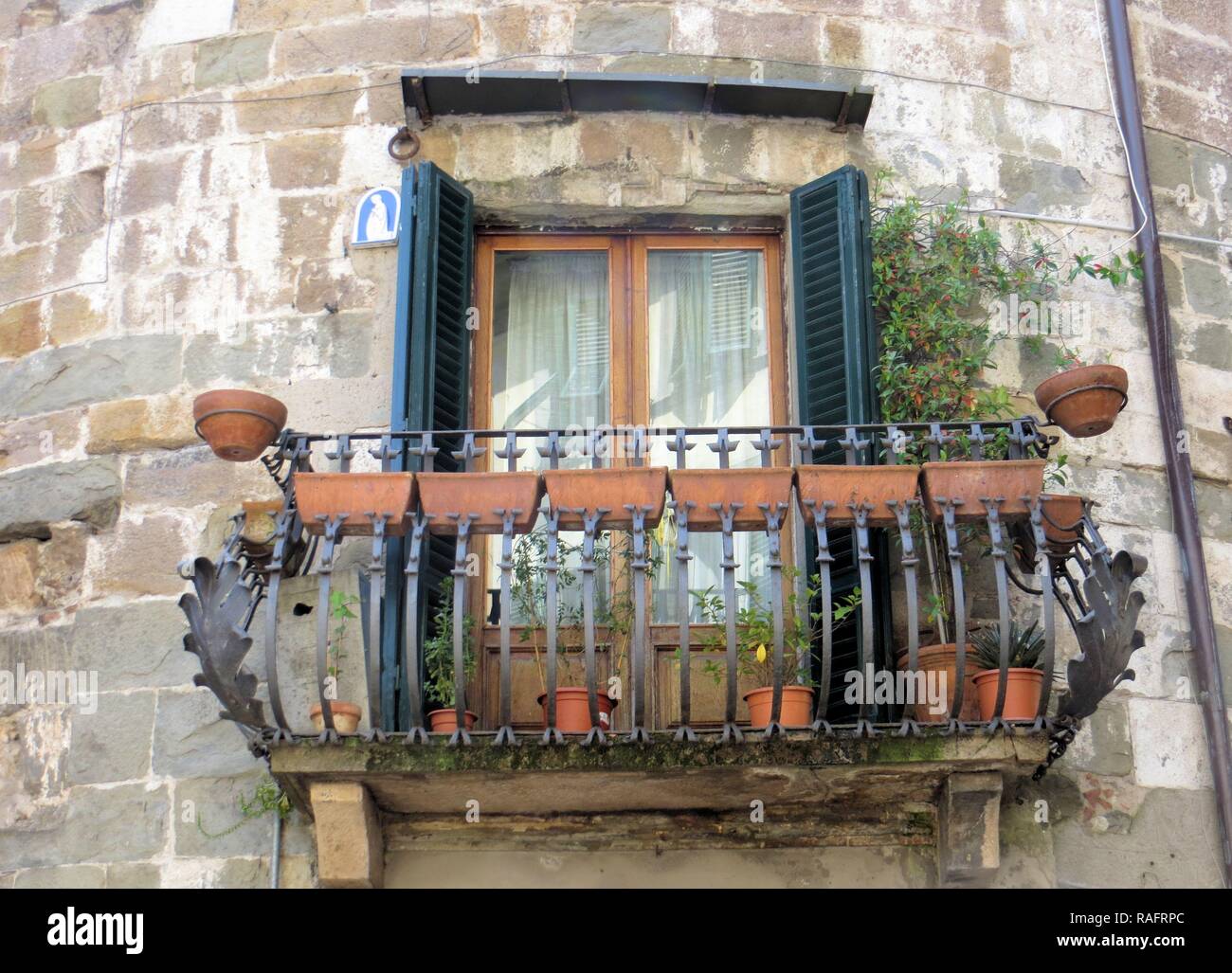 Italian balcony hi-res stock photography and images - Alamy