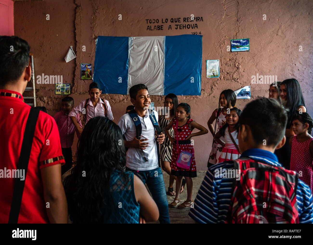 latin children playing games in Guatemala Stock Photo - Alamy