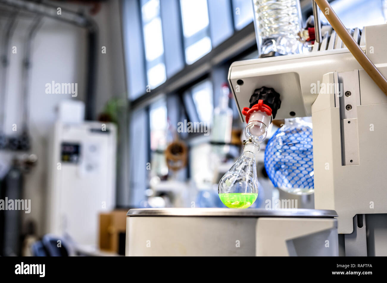 Laboratory distillation apparatus hi-res stock photography and images ...