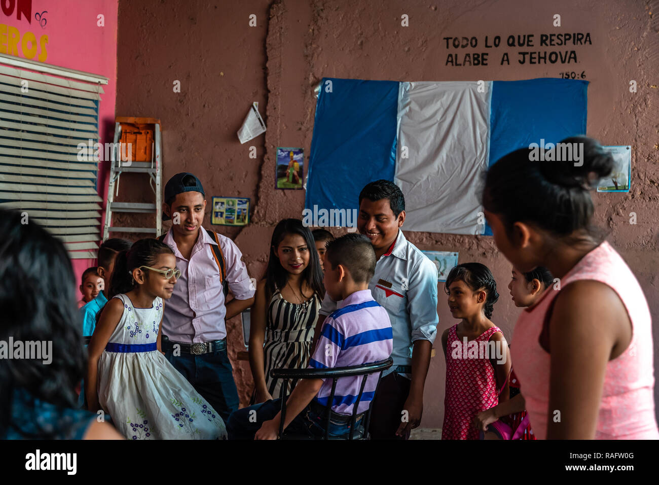 latin children playing games in Guatemala Stock Photo - Alamy
