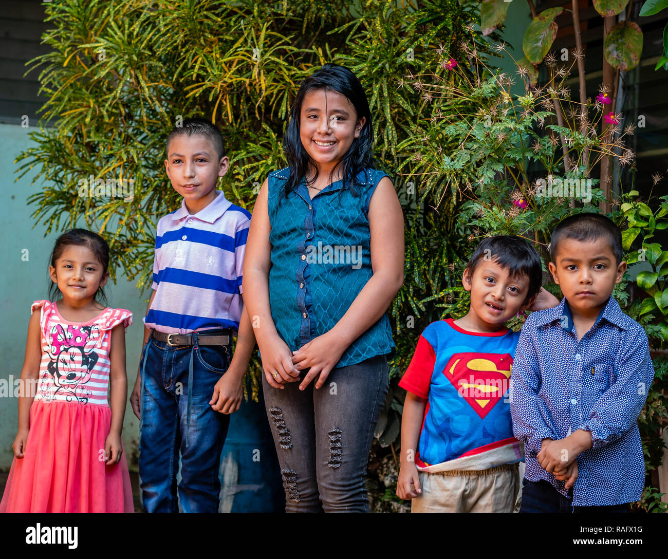 group photo of latin children in Guatemala Stock Photo - Alamy