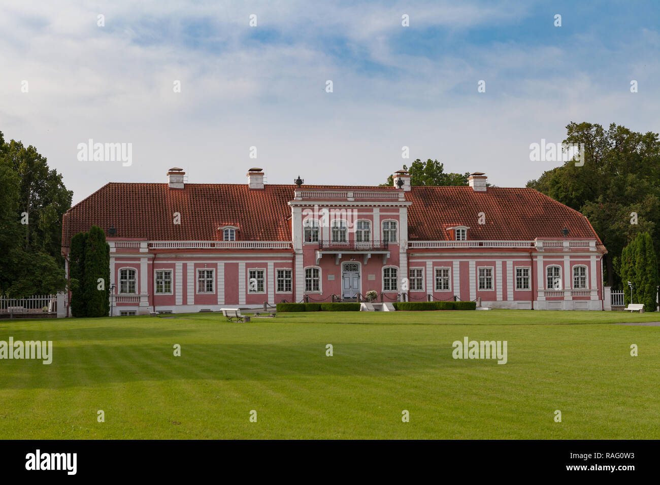 Rococo style gate hi-res stock photography and images - Alamy