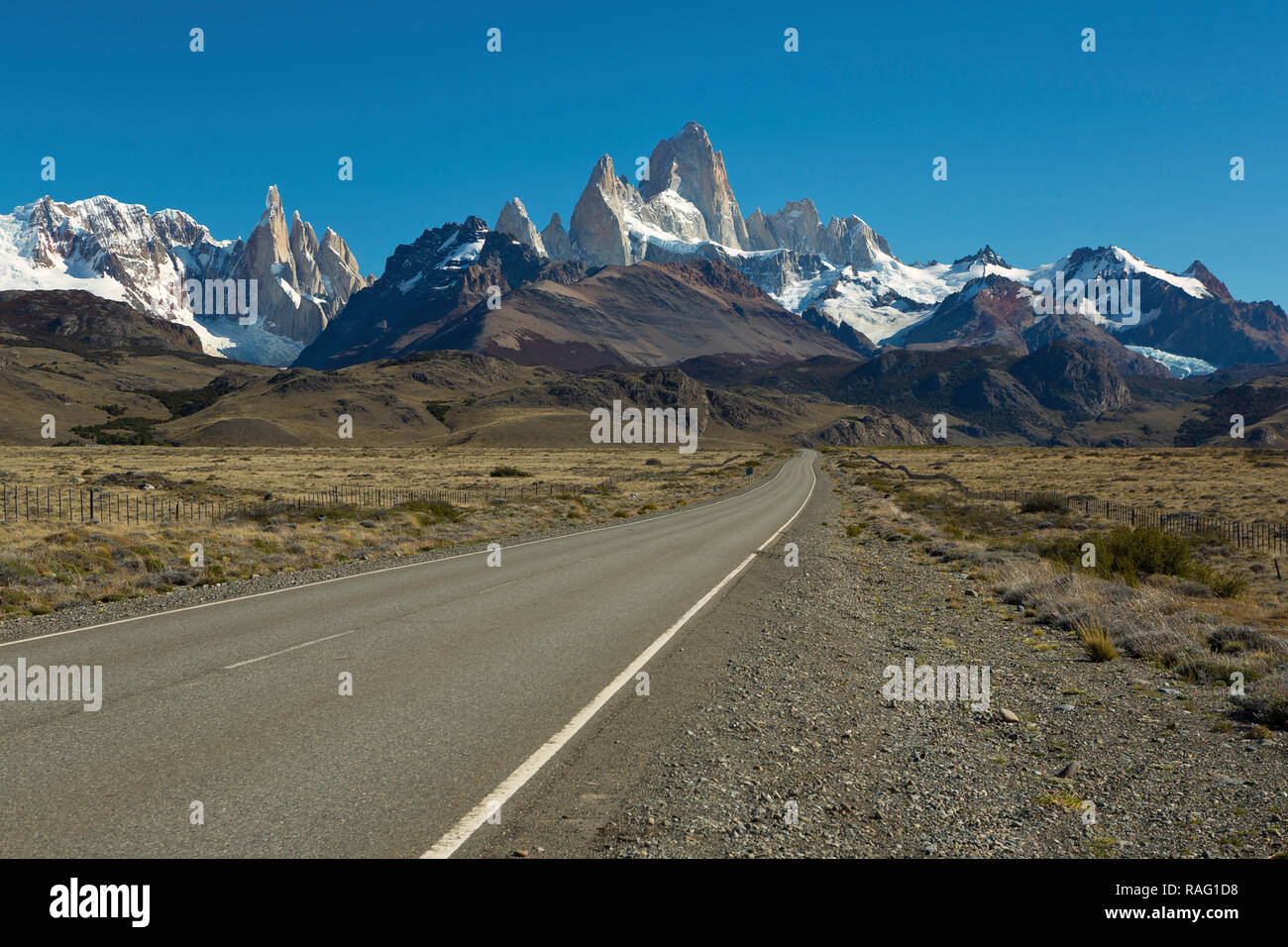 The road to Mount Fitz Roy in Patagonia in Argentina Stock Photo - Alamy