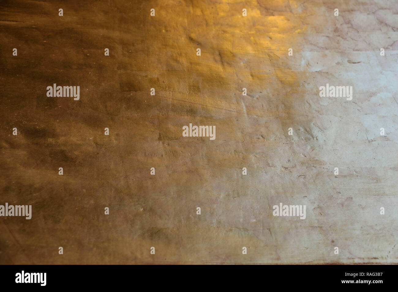 Gold wall texture hi-res stock photography and images - Alamy