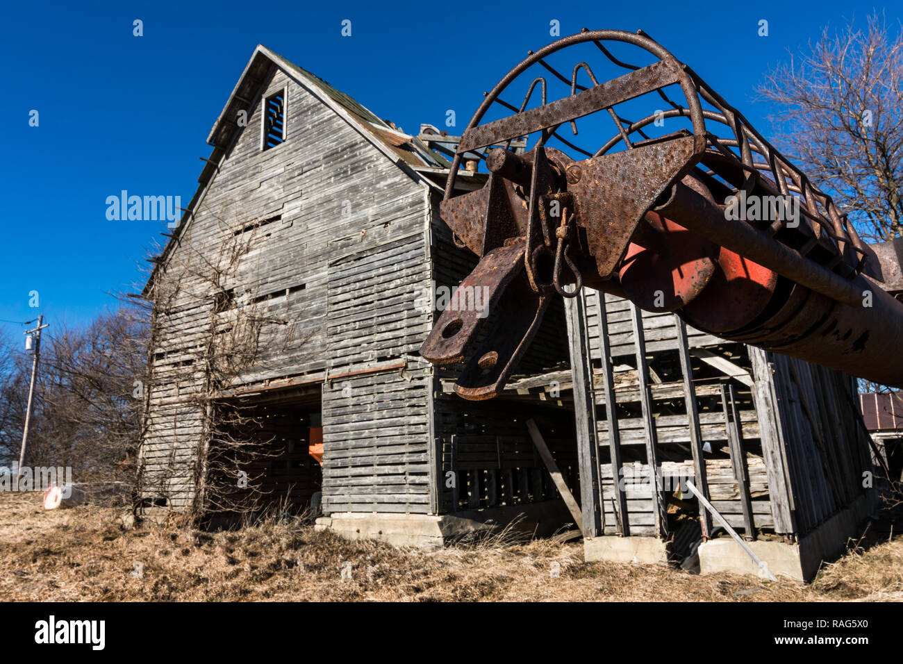 Abandoned and dilapidated farm buildings in rural Illinois Stock Photo ...