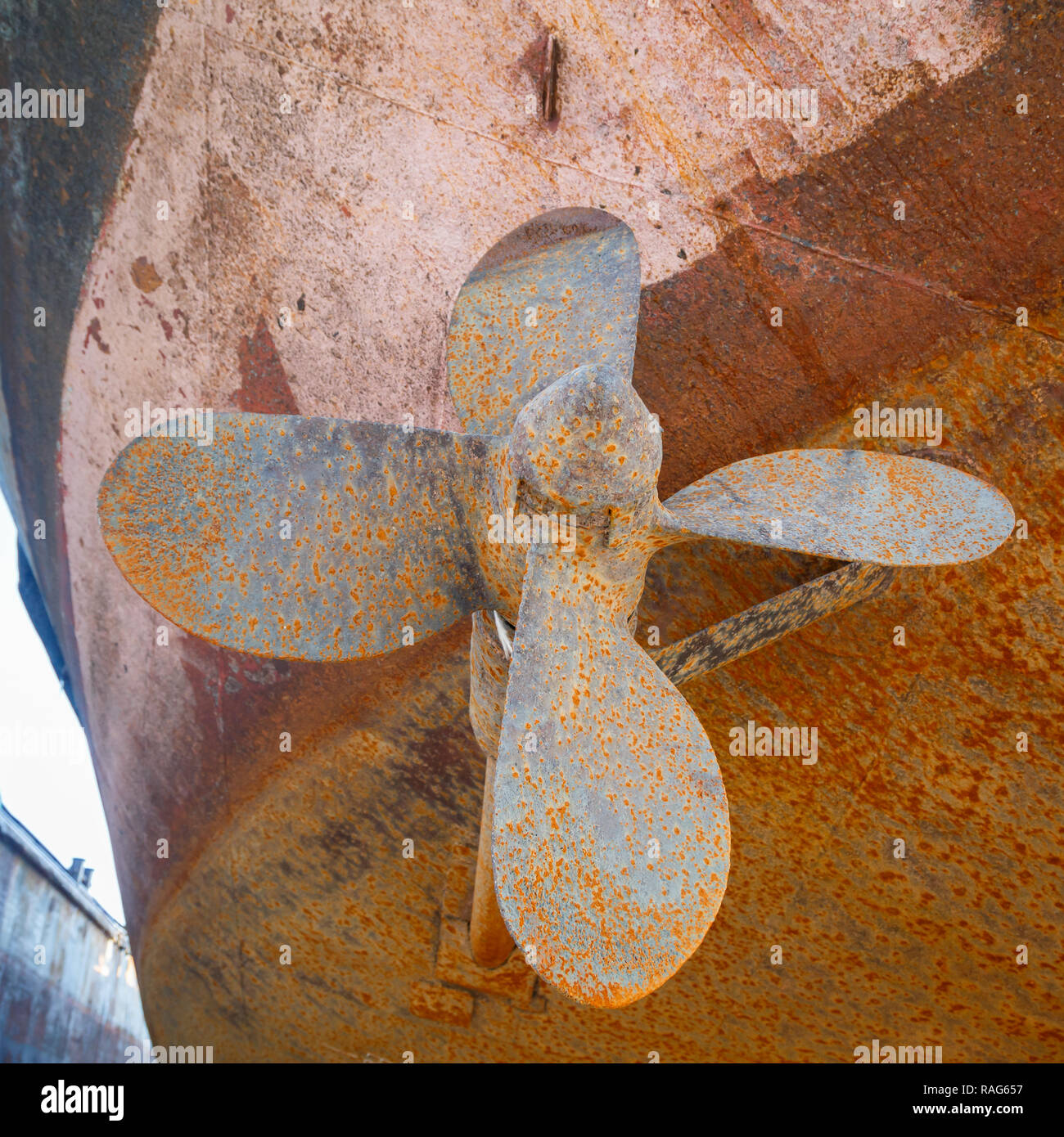 Rusty propeller screw hi-res stock photography and images - Alamy