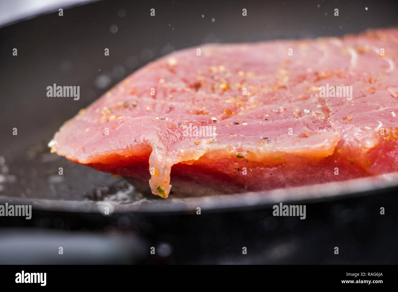 Roasted meat in black hi-res stock photography and images - Alamy