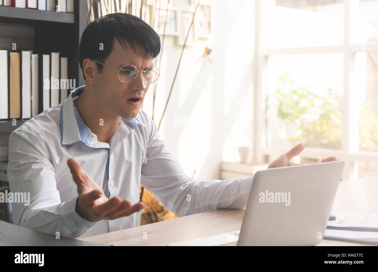 Unhappy person computer screen hi-res stock photography and images - Alamy