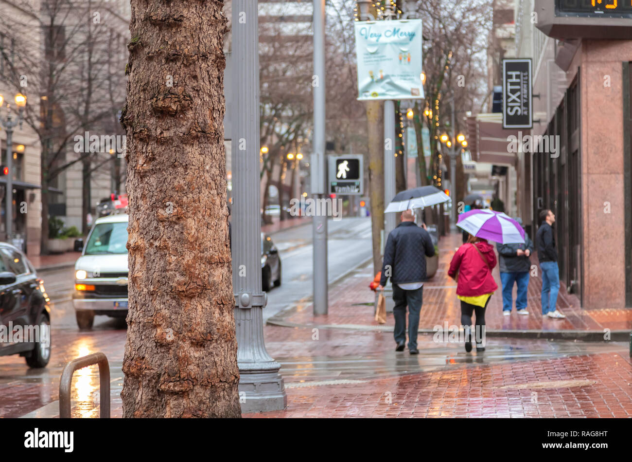 Oregon rain people hi-res stock photography and images - Alamy