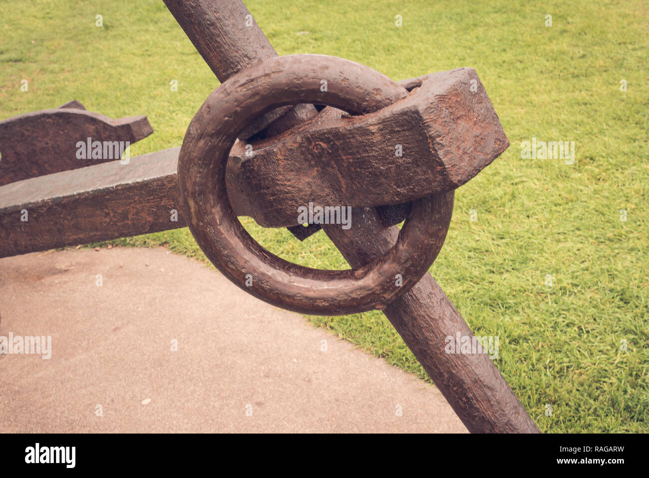 Antique ship anchor hi-res stock photography and images - Alamy