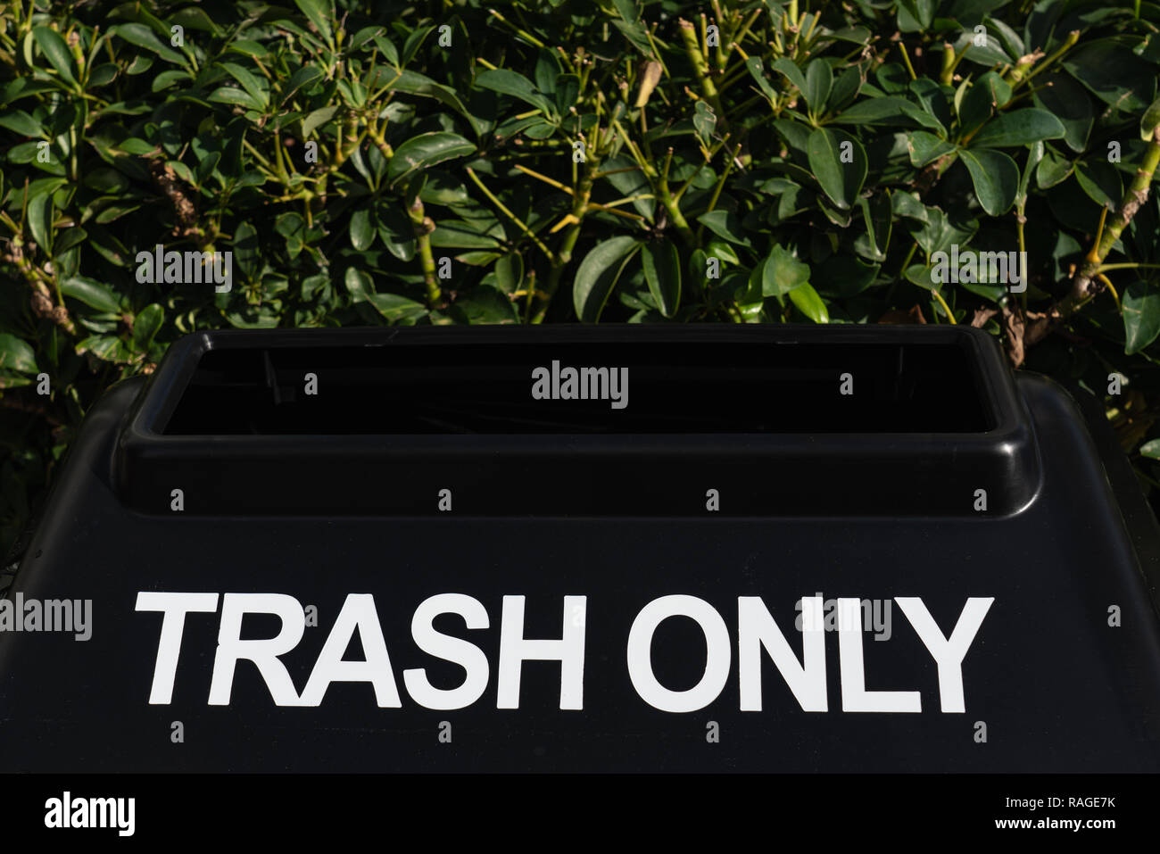 Trash can trash only sign hi-res stock photography and images - Alamy