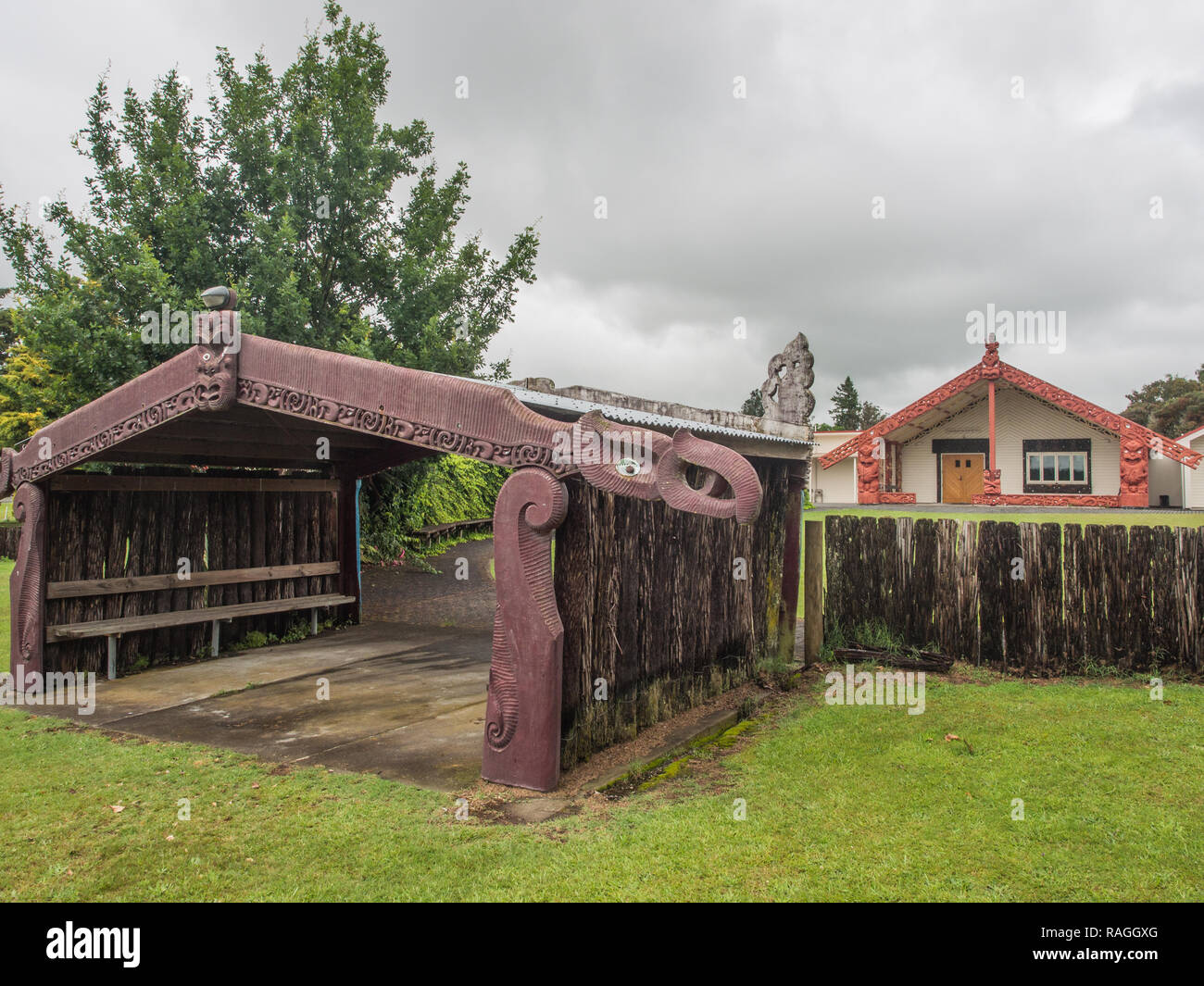 Whare whakairo hi-res stock photography and images - Alamy