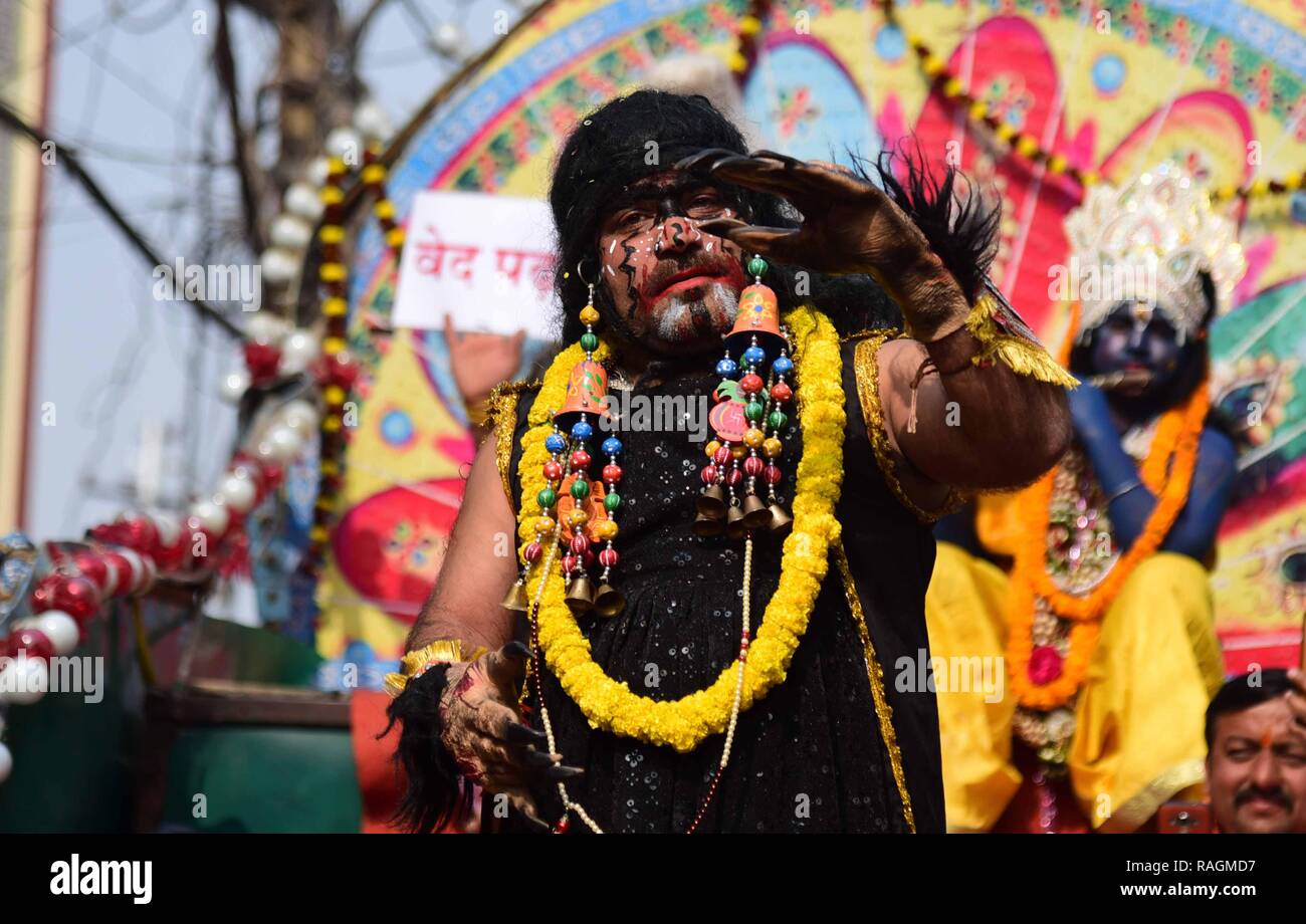 Allahabad, India. 03rd Jan, 2019. Artist performing as Sadhus of Shri ...