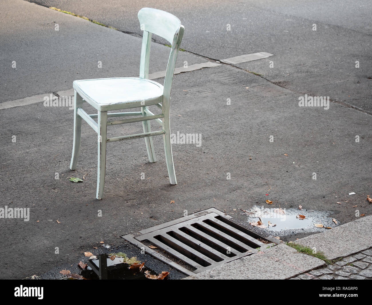 Empty wooden chair hi-res stock photography and images - Alamy