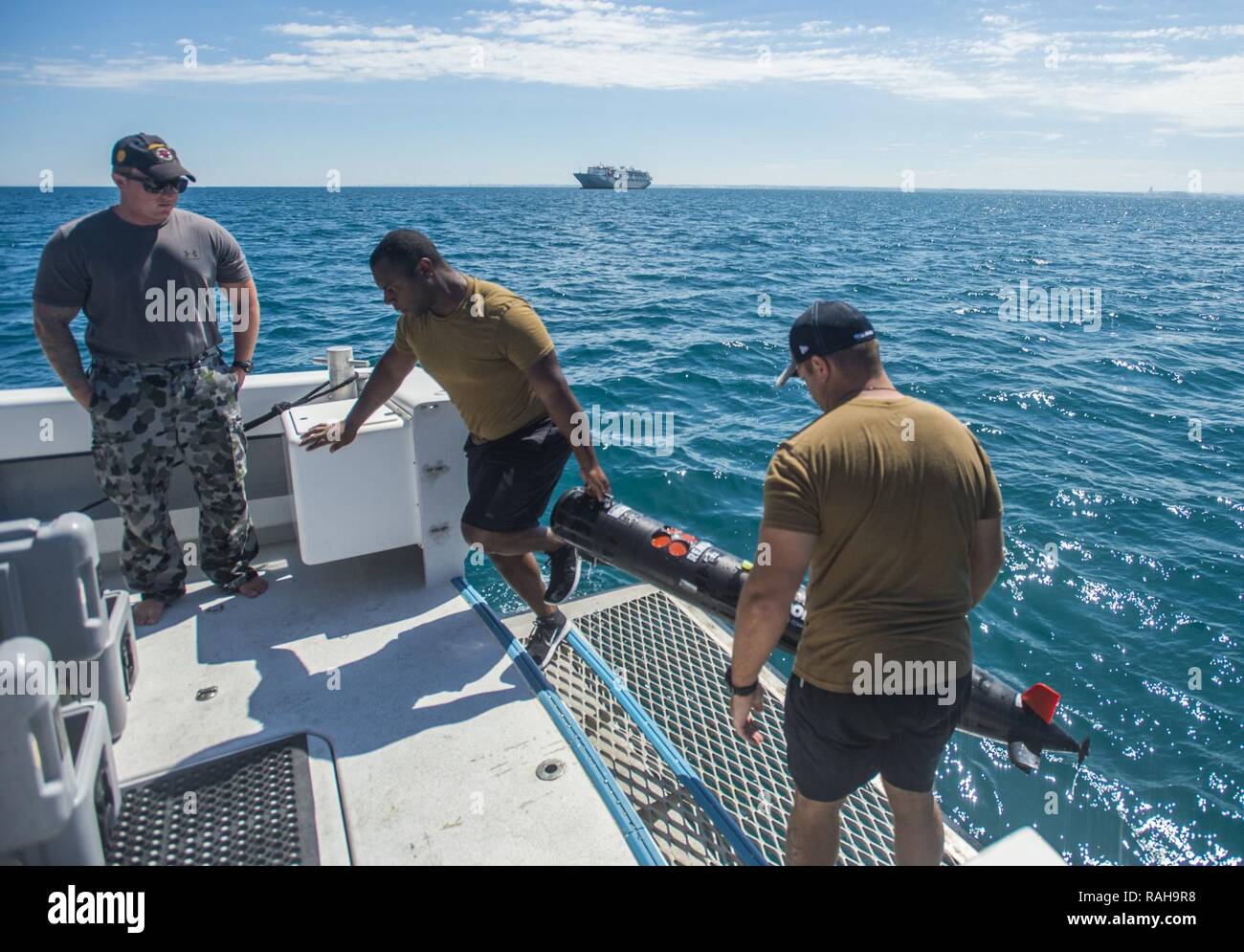 Service members assigned to Explosive Ordnance Disposal Mobile Unit ...