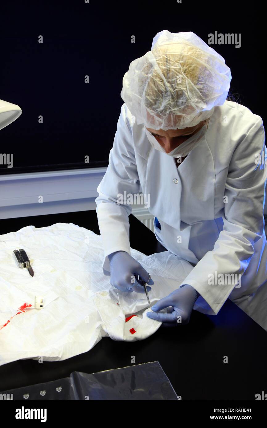 Identifying clothes hi-res stock photography and images - Alamy