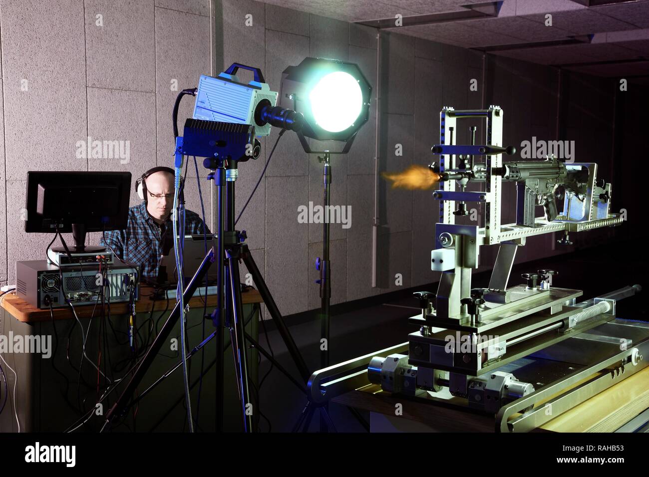 Forensic investigators camera hi-res stock photography and images - Alamy