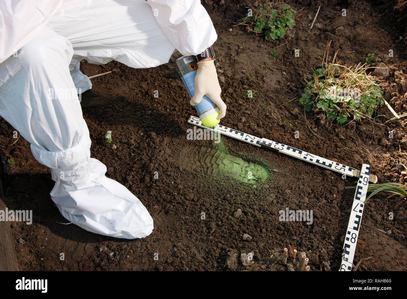 Shoe print evidence hi-res stock photography and images - Alamy