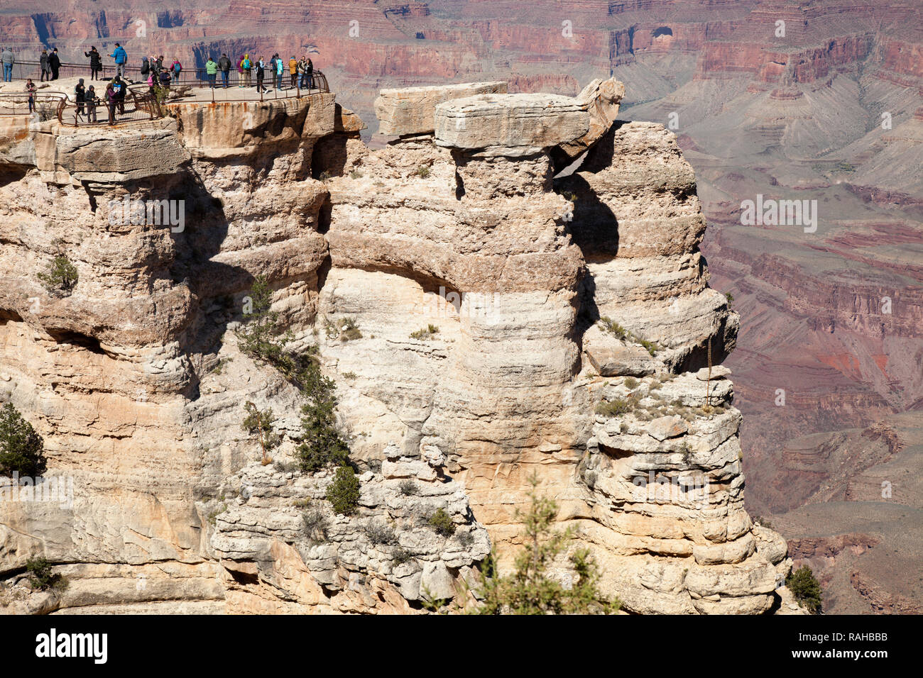 people at the Mathers Point lookout at Grand Canyon in South Rim in ...