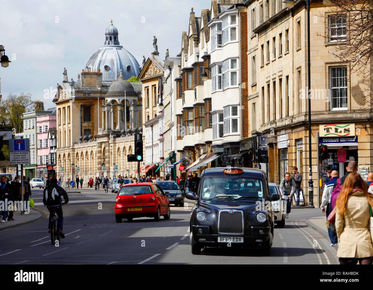 Inner city street scene hi-res stock photography and images - Alamy