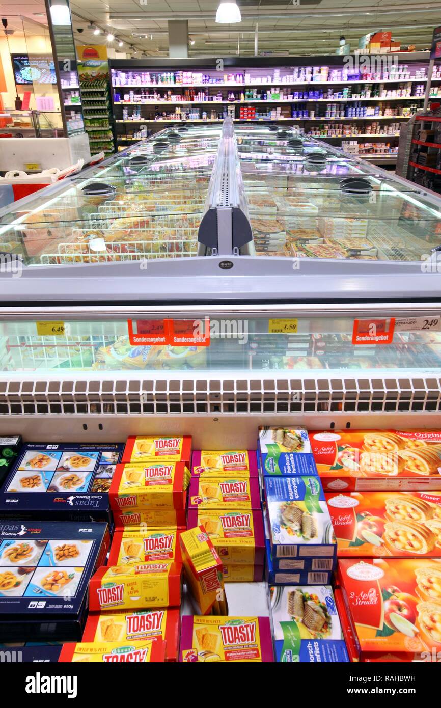 Frozen food cabinet hi-res stock photography and images - Alamy