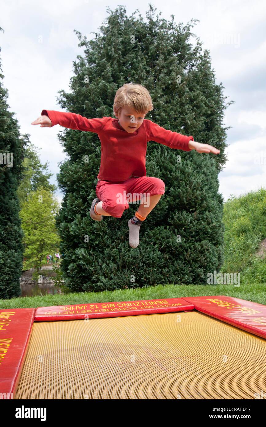 Trampoline park hi-res stock photography and images - Alamy