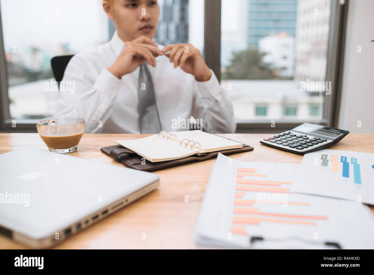 Working at office desk hi-res stock photography and images - Alamy