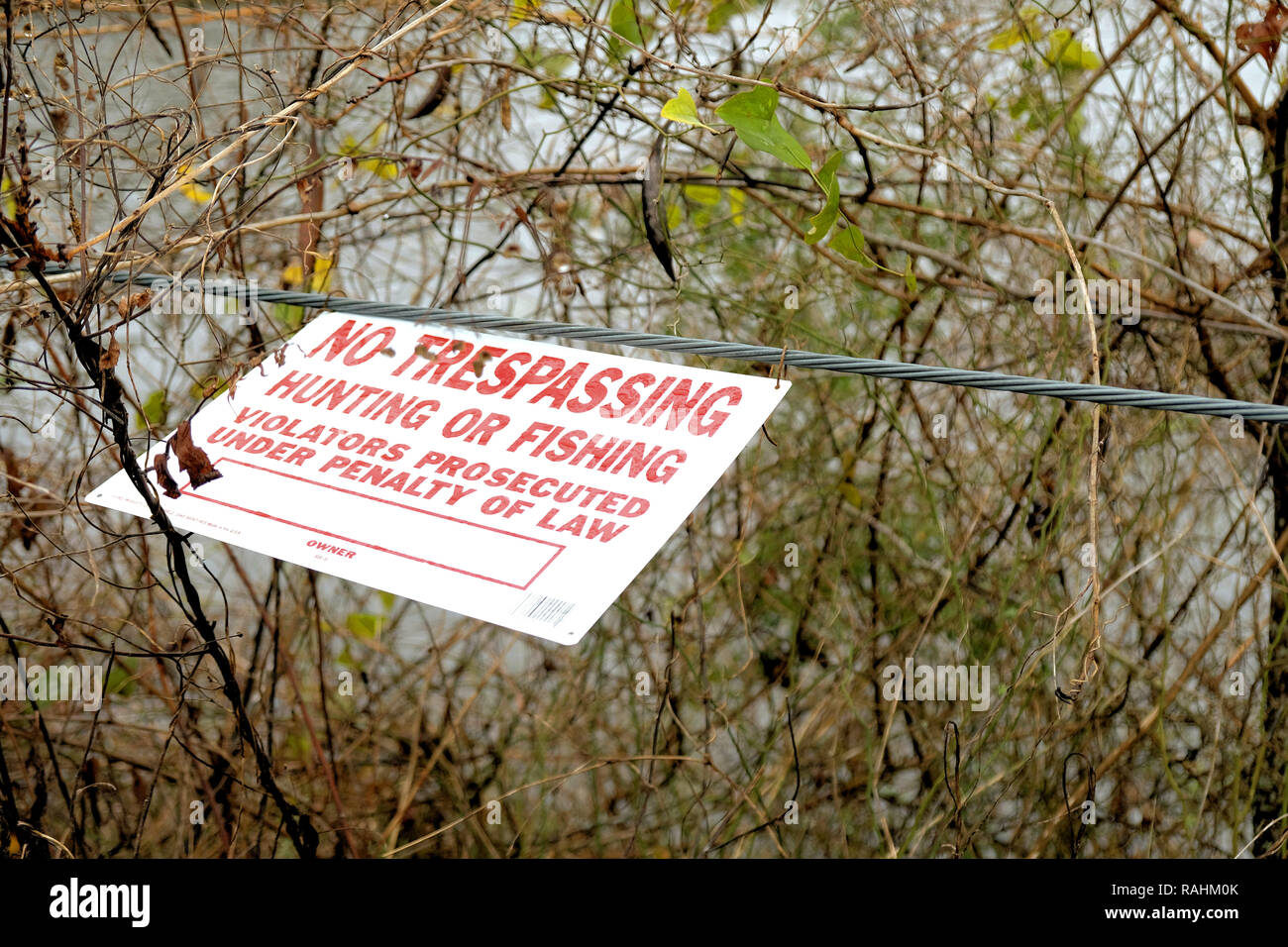 No trespassing no hunting sign hi-res stock photography and images - Alamy