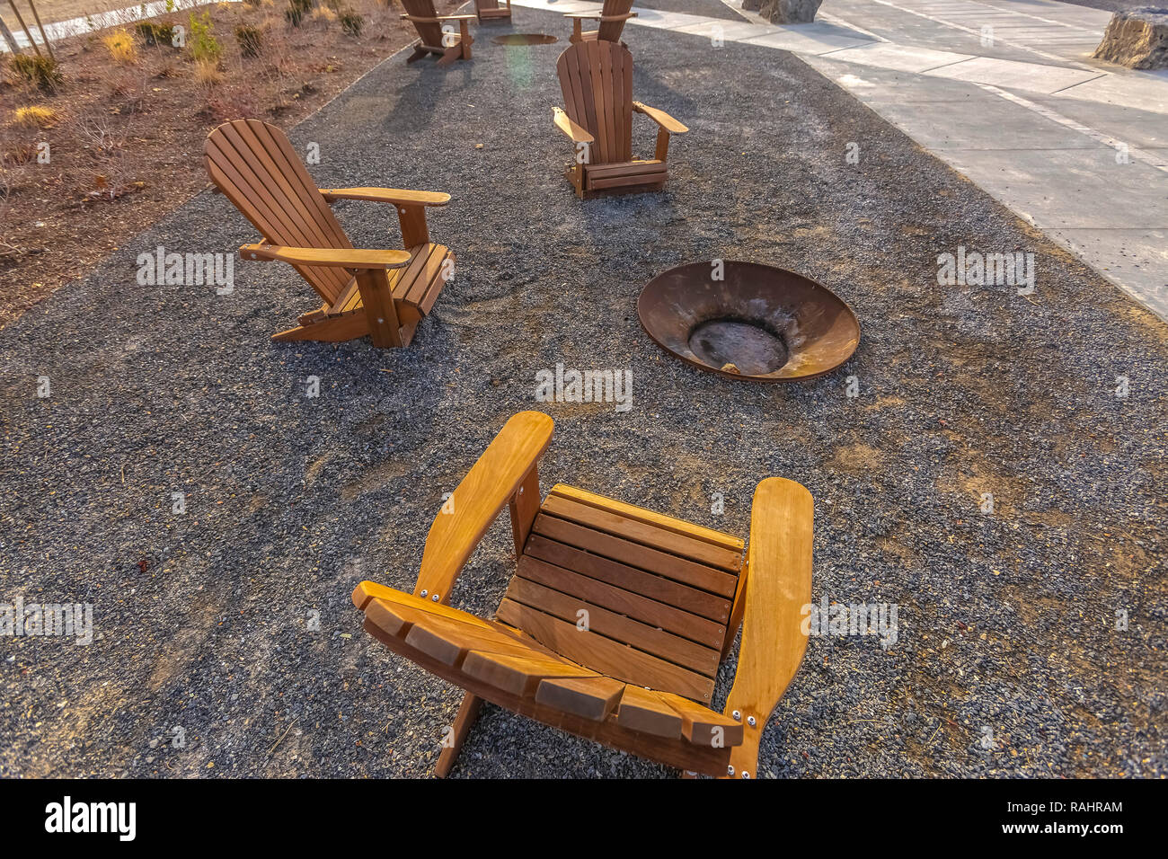 Circle chairs fire pit hi-res stock photography and images - Alamy